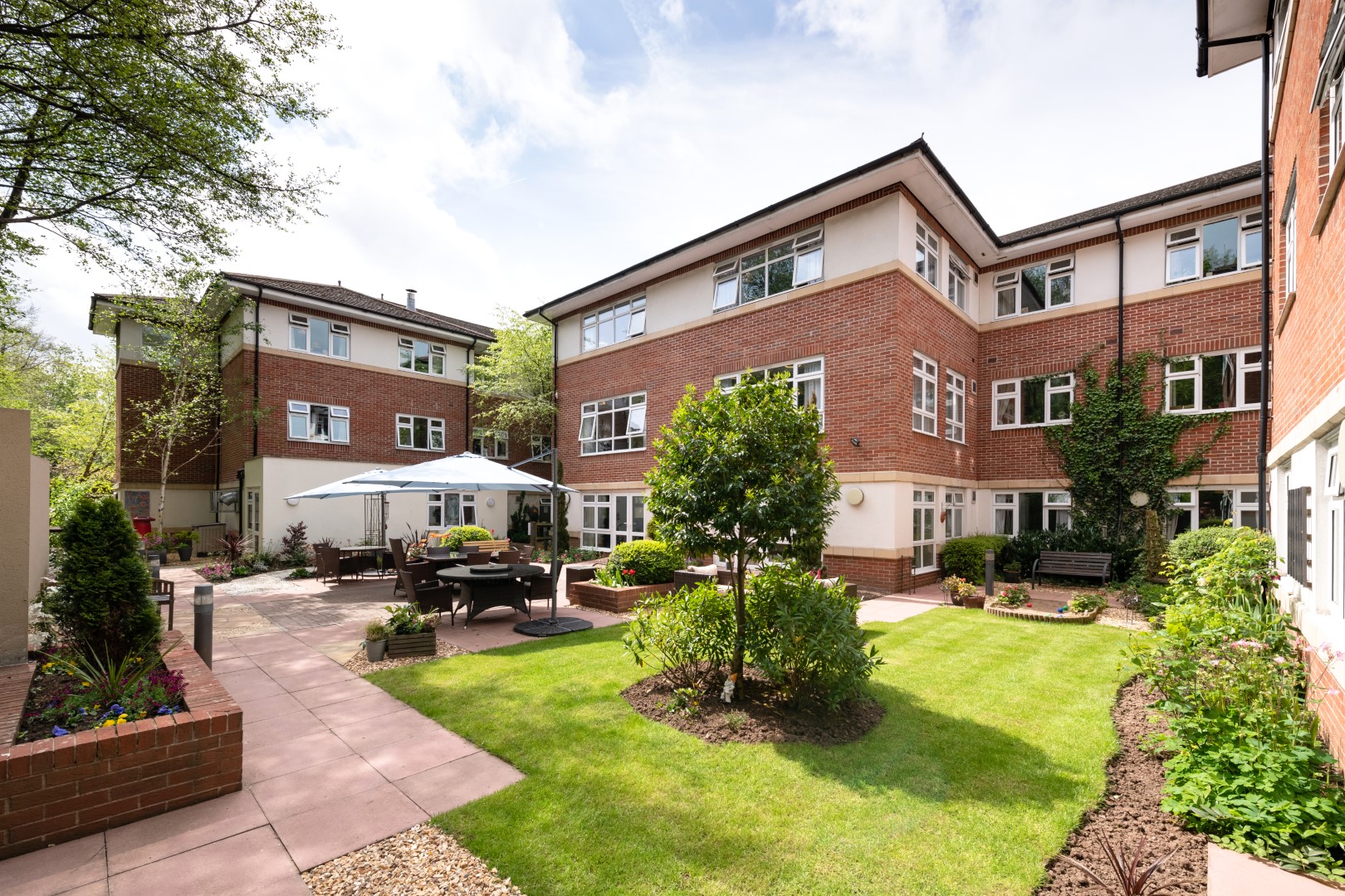 Hallmark Tŷ Enfys | Care Home | Cardiff, CF23 7EP