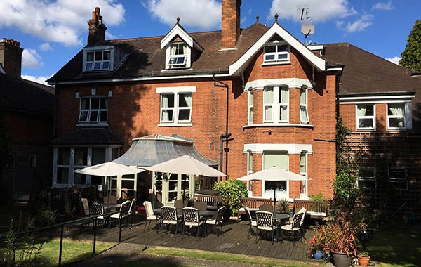 Priors Mead Care Home | Care Home | Reigate, RH2 7DR
