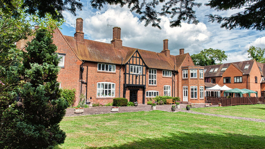 Denham Manor | Care Home | Uxbridge, UB9 5DQ