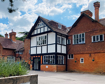 The Knolls Care Centre | Care Home | Leighton Buzzard, LU7 3JE