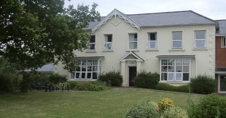 Lashbrook House Care Home | Care Home | Henley-on-thames, RG9 3LS