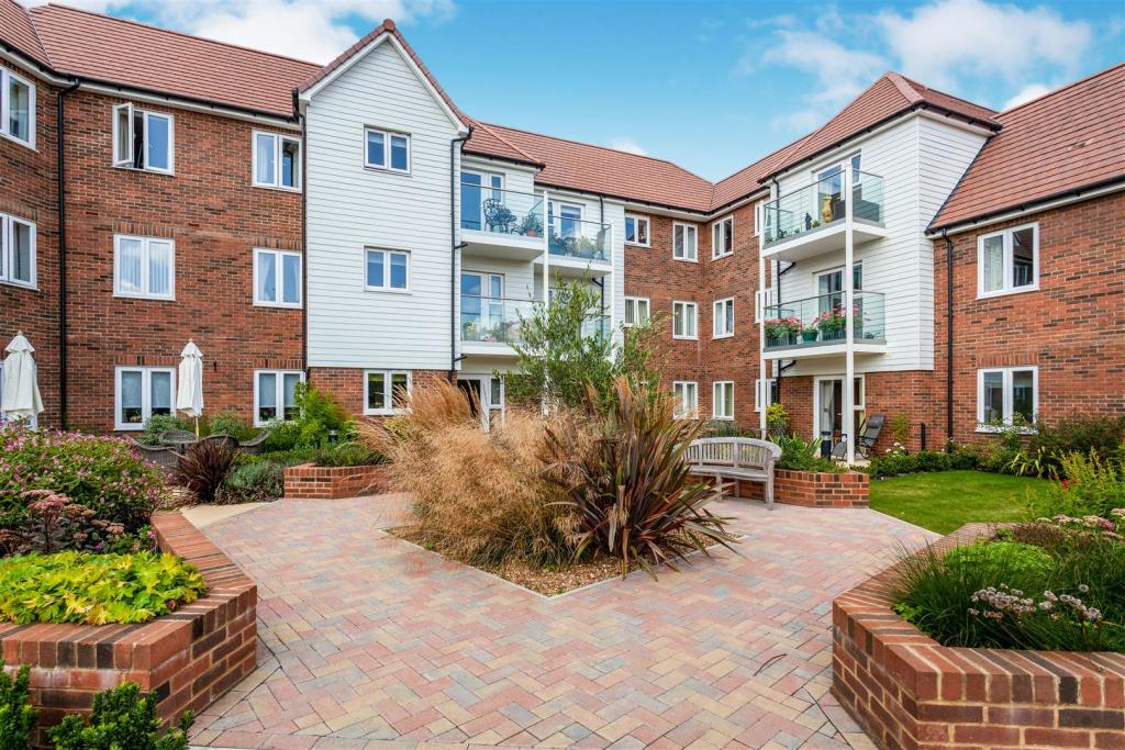 Oak Tree Court | Retirement Living | Tenterden, TN30 7EQ