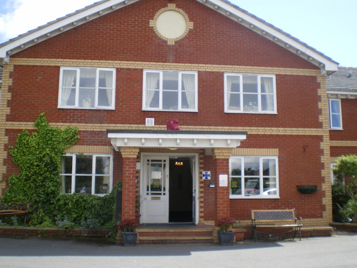 Rhosyn Melyn | Care Home | Wrexham, LL13 9NH