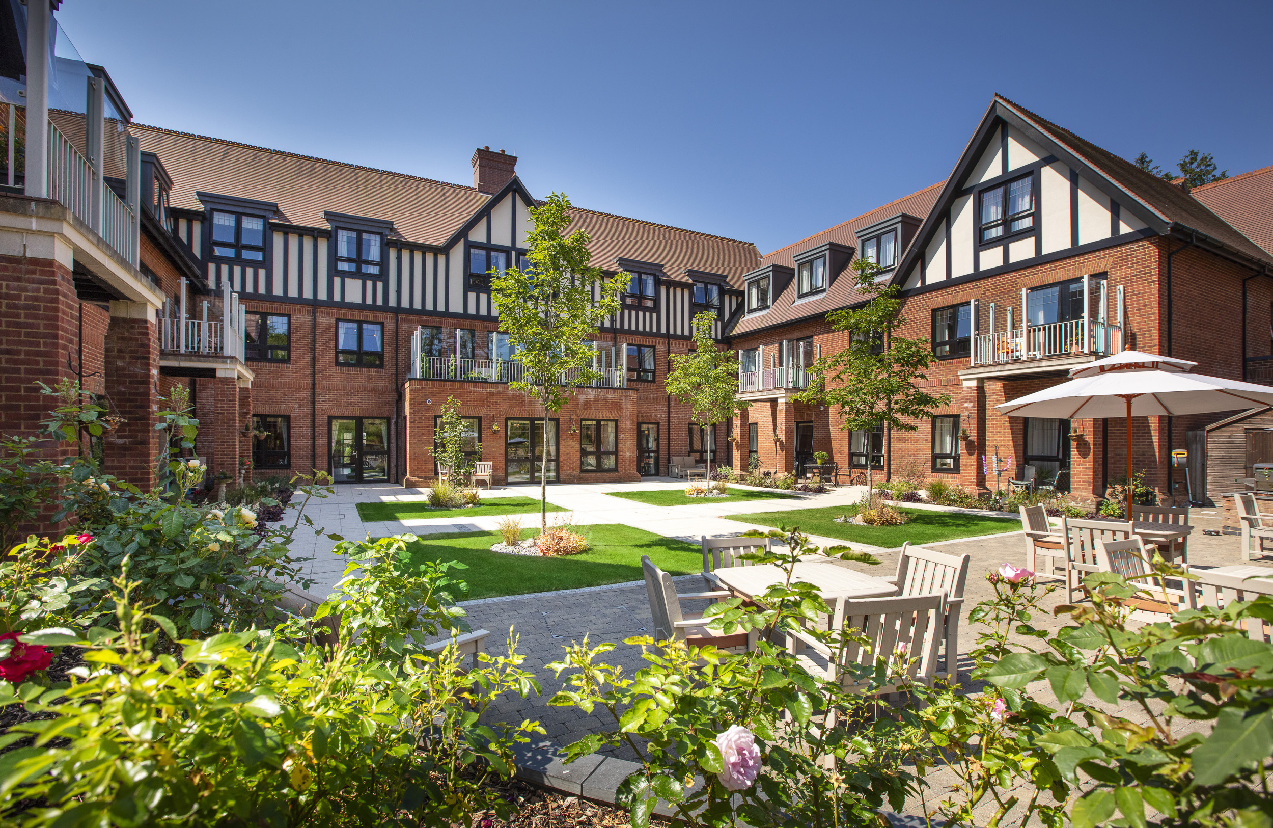 Signature at Reigate Grange | Care Home | Reigate, RH2 9DB