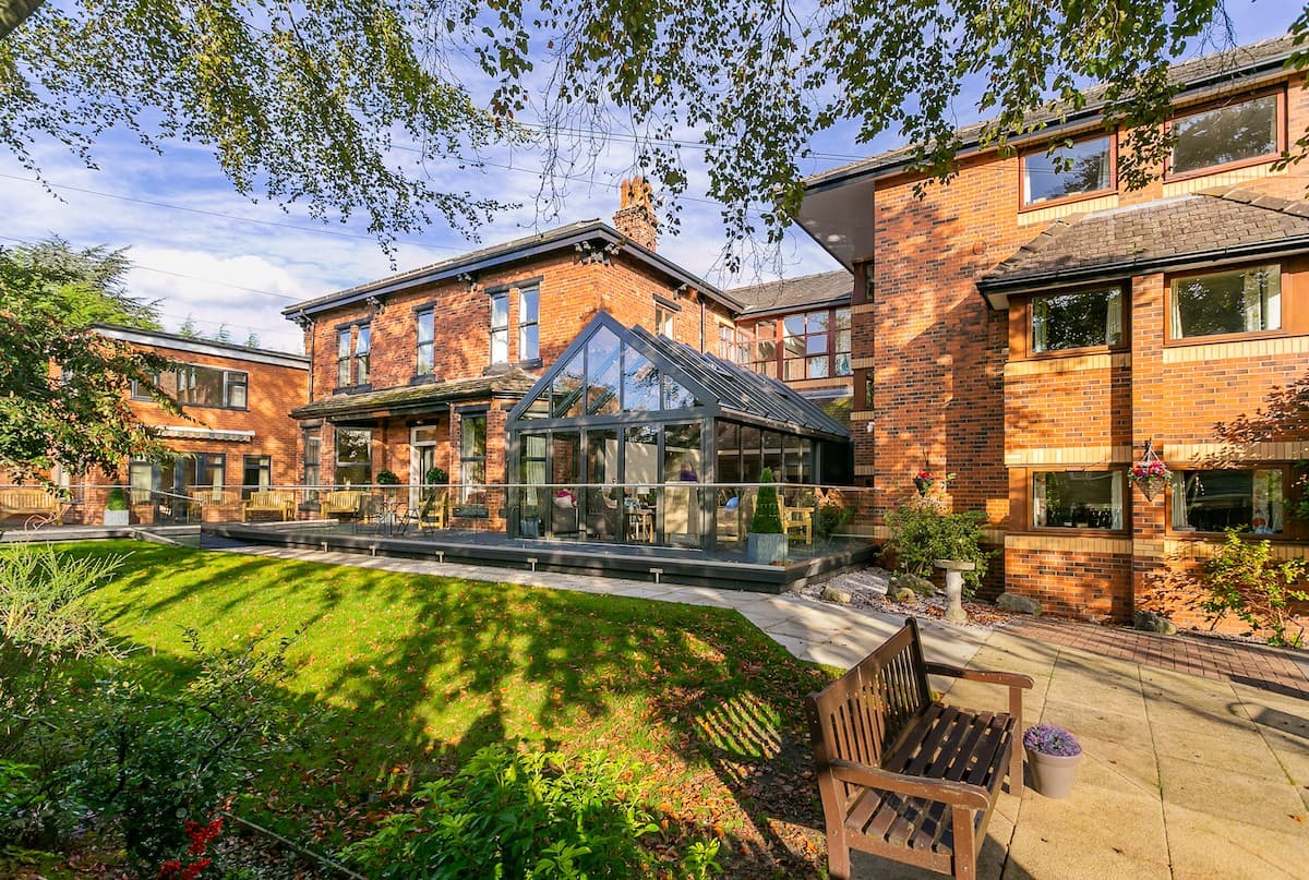 Springfield Care Home | Care Home | Leeds, LS25 1EP