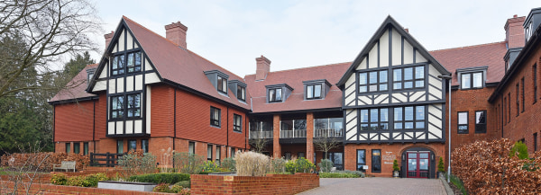 Signature at Reigate Grange | Care Home | Reigate, RH2 9DB