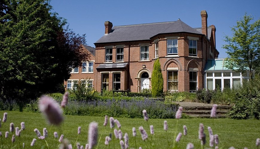 Sherwood House | Care Home | Nottingham, NG15 8AE